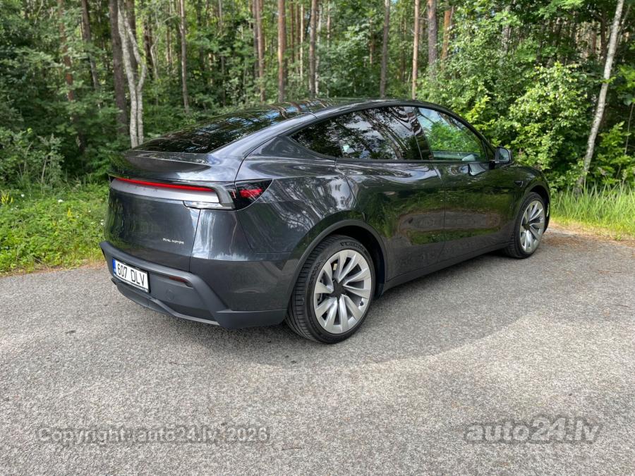 Grey Tesla Model Y 2025 in Tallinn, with an engine capacity of 0.00 L and mileage of 27 thousand km for 54900 €, photo 6 on AUTOMOTO.COM.LV