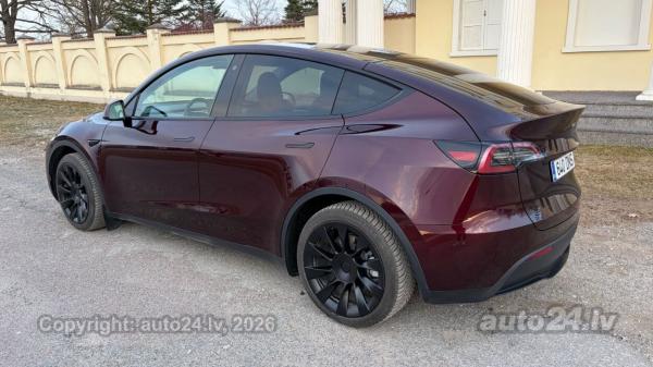 Tesla Model Y 2024 in Tartu, with an engine capacity of 0.00 L and mileage of 25 thousand km for 46999 €, photo 4 on AUTOMOTO.COM.LV