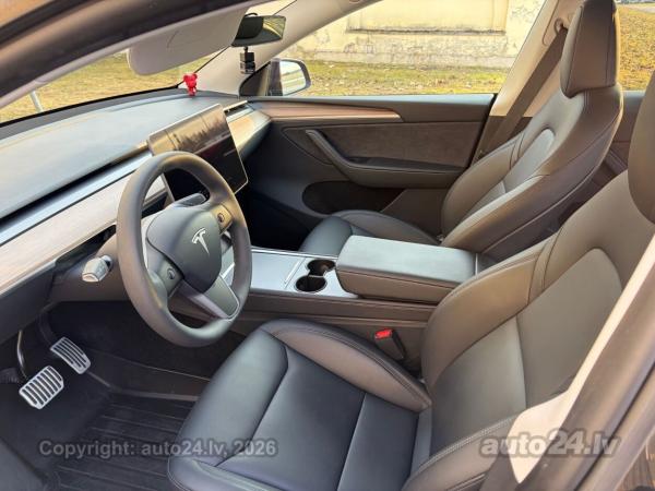 Tesla Model Y 2024 in Tartu, with an engine capacity of 0.00 L and mileage of 25 thousand km for 46999 €, photo 5 on AUTOMOTO.COM.LV