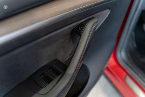 Sarkans Tesla Model Y 2021 Viļņa, ar dzinēja tilpumu 0.00 L un nobraukumu 118 tūkst. km par 31900 €, foto 12 vietnē AUTOMOTO.COM.LV