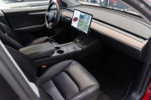 Sarkans Tesla Model Y 2021 Viļņa, ar dzinēja tilpumu 0.00 L un nobraukumu 118 tūkst. km par 31900 €, foto 18 vietnē AUTOMOTO.COM.LV