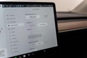 Sarkans Tesla Model Y 2021 Viļņa, ar dzinēja tilpumu 0.00 L un nobraukumu 118 tūkst. km par 31900 €, foto 24 vietnē AUTOMOTO.COM.LV