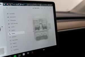 Sarkans Tesla Model Y 2021 Viļņa, ar dzinēja tilpumu 0.00 L un nobraukumu 118 tūkst. km par 31900 €, foto 25 vietnē AUTOMOTO.COM.LV