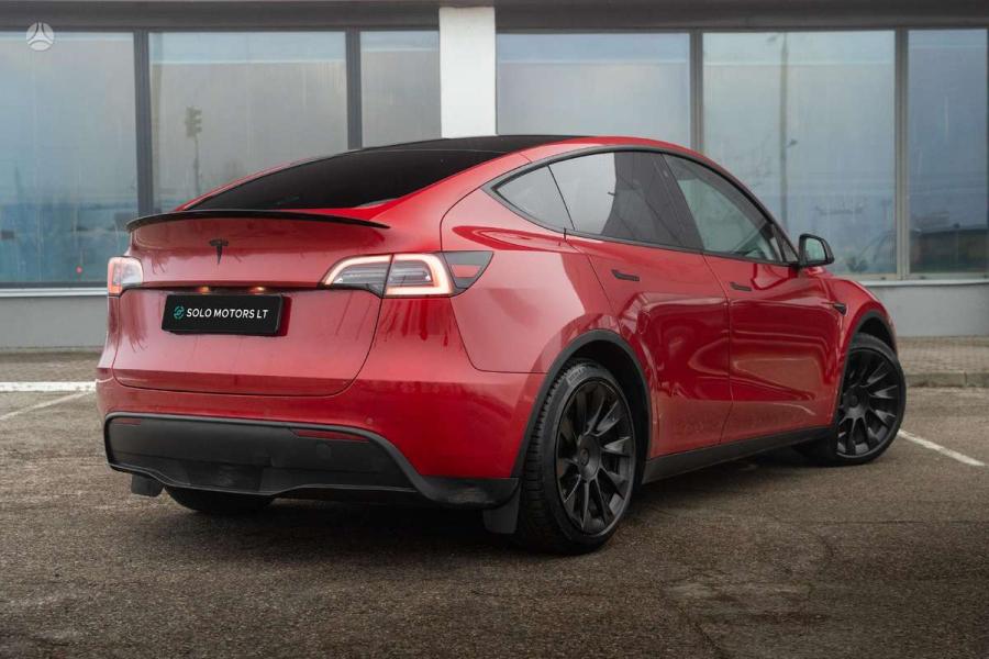 Red Tesla Model Y 2022 in Vilnius, with an engine capacity of 0.00 L and mileage of 54 thousand km for 27000 €, photo 4 on AUTOMOTO.COM.LV