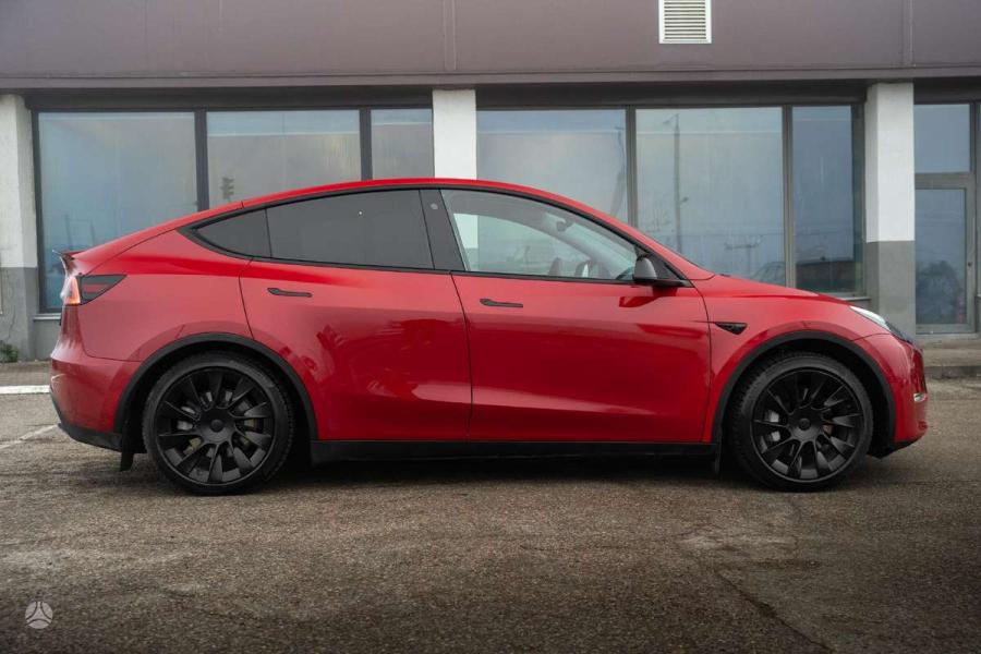 Red Tesla Model Y 2022 in Vilnius, with an engine capacity of 0.00 L and mileage of 54 thousand km for 27000 €, photo 5 on AUTOMOTO.COM.LV