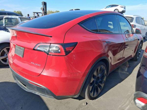 Sarkans Tesla Model Y 2022 Viļņa, ar dzinēja tilpumu 0.00 L un nobraukumu 114 tūkst. km par 20900 €, foto 4 vietnē AUTOMOTO.COM.LV