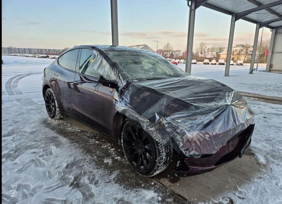 Red Tesla Model Y 2023 in Klaipeda, with an engine capacity of 0.00 L and mileage of 48 thousand km for 11700 €, photo 18 on AUTOMOTO.COM.LV