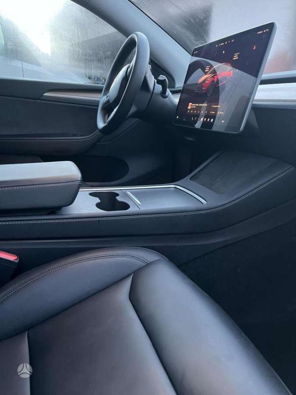 Sarkans Tesla Model Y 2023 Mažeikiai, ar dzinēja tilpumu 0.00 L un nobraukumu 34 tūkst. km par 36000 €, foto 3 vietnē AUTOMOTO.COM.LV