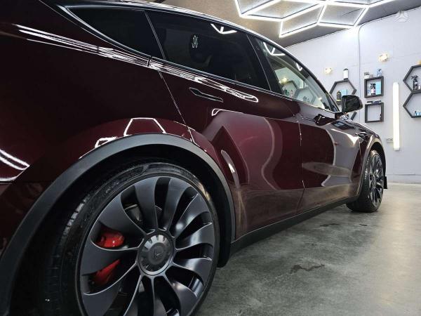 Sarkans Tesla Model Y 2023 Mažeikiai, ar dzinēja tilpumu 0.00 L un nobraukumu 34 tūkst. km par 36000 €, foto 8 vietnē AUTOMOTO.COM.LV