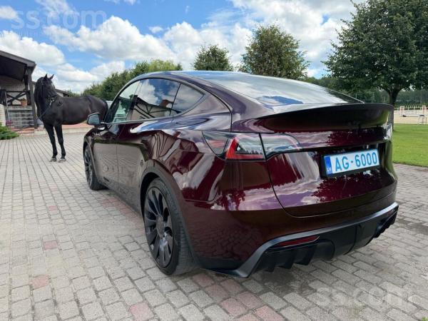 Sarkans Tesla Model Y 2024 Rīga, ar dzinēja tilpumu 0.00 L un nobraukumu 32 tūkst. km par 39000 €, foto 1 vietnē AUTOMOTO.COM.LV