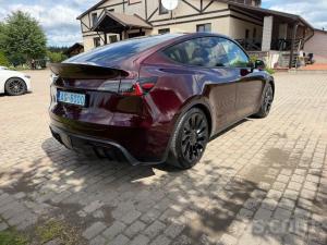 Sarkans Tesla Model Y 2024 Rīga, ar dzinēja tilpumu 0.00 L un nobraukumu 32 tūkst. km par 39000 €, foto 3 vietnē AUTOMOTO.COM.LV