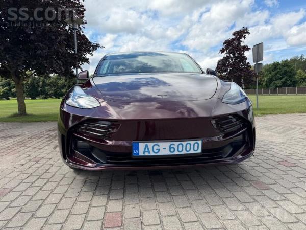 Sarkans Tesla Model Y 2024 Rīga, ar dzinēja tilpumu 0.00 L un nobraukumu 32 tūkst. km par 39000 €, foto 3 vietnē AUTOMOTO.COM.LV