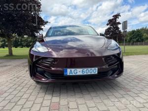 Sarkans Tesla Model Y 2024 Rīga, ar dzinēja tilpumu 0.00 L un nobraukumu 32 tūkst. km par 39000 €, foto 4 vietnē AUTOMOTO.COM.LV