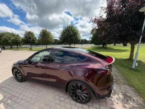 Sarkans Tesla Model Y 2024 Rīga, ar dzinēja tilpumu 0.00 L un nobraukumu 32 tūkst. km par 39000 €, foto 5 vietnē AUTOMOTO.COM.LV
