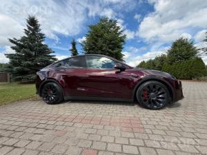 Sarkans Tesla Model Y 2024 Rīga, ar dzinēja tilpumu 0.00 L un nobraukumu 32 tūkst. km par 39000 €, foto 6 vietnē AUTOMOTO.COM.LV