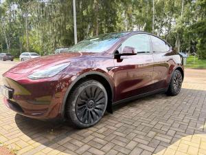 Красный Тесла Модель Y 2024 в Каунас, объемом двигателя 0.00 л и пробегом 21 тыс. км за 29400 €, фото 3 на AUTOMOTO.COM.LV