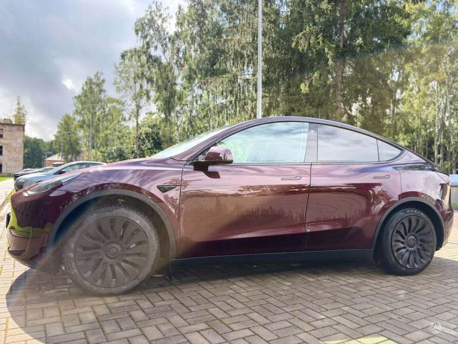 Красный Тесла Модель Y 2024 в Каунас, объемом двигателя 0.00 л и пробегом 21 тыс. км за 29400 €, фото 4 на AUTOMOTO.COM.LV