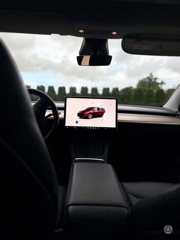 Red Tesla Model Y 2024 in Kaunas, with an engine capacity of 0.00 L and mileage of 21 thousand km for 29400 €, photo 9 on AUTOMOTO.COM.LV