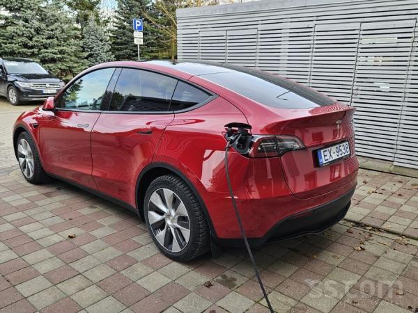 Red Tesla Model Y 2021 in Jurmala, with an engine capacity of 0.00 L and mileage of 62 thousand km for 32000 €, photo 7 on AUTOMOTO.COM.LV