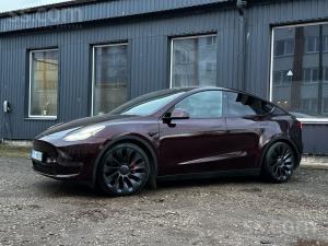 Red Tesla Model Y 2023 in Jelgava, with an engine capacity of 0.00 L and mileage of 76 thousand km for 38500 €, photo 3 on AUTOMOTO.COM.LV