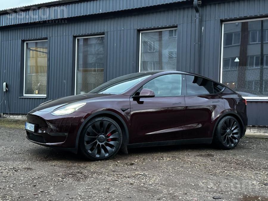 Red Tesla Model Y 2023 in Jelgava, with an engine capacity of 0.00 L and mileage of 76 thousand km for 38500 €, photo 3 on AUTOMOTO.COM.LV