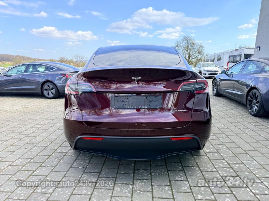 Red Tesla Model Y 2023 in Tartu, with an engine capacity of 0.00 L and mileage of 55 thousand km for 39999 €, photo 7 on AUTOMOTO.COM.LV