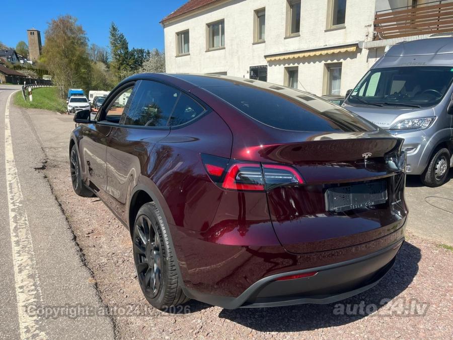Red Tesla Model Y 2023 in Tartu, with an engine capacity of 0.00 L and mileage of 55 thousand km for 39999 €, photo 20 on AUTOMOTO.COM.LV