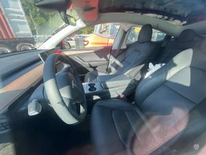 Red Tesla Model Y 2023 in Kaunas, with an engine capacity of 0.00 L and mileage of 26 thousand km for 22450 €, photo 6 on AUTOMOTO.COM.LV