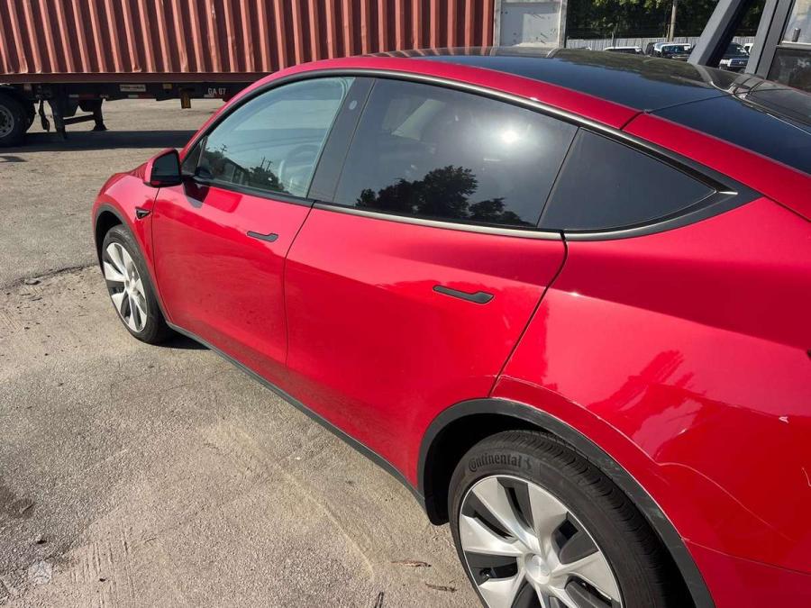 Red Tesla Model Y 2023 in Kaunas, with an engine capacity of 0.00 L and mileage of 26 thousand km for 22450 €, photo 10 on AUTOMOTO.COM.LV
