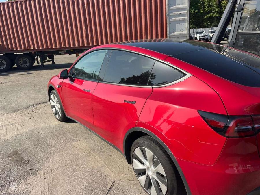 Red Tesla Model Y 2023 in Kaunas, with an engine capacity of 0.00 L and mileage of 26 thousand km for 22450 €, photo 13 on AUTOMOTO.COM.LV