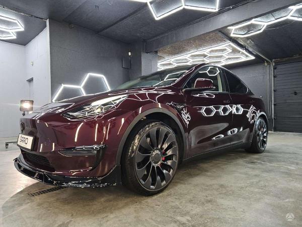 Red Tesla Model Y 2023 in Mazeikiai, with an engine capacity of 0.00 L and mileage of 32 thousand km for 38000 €, photo 1 on AUTOMOTO.COM.LV