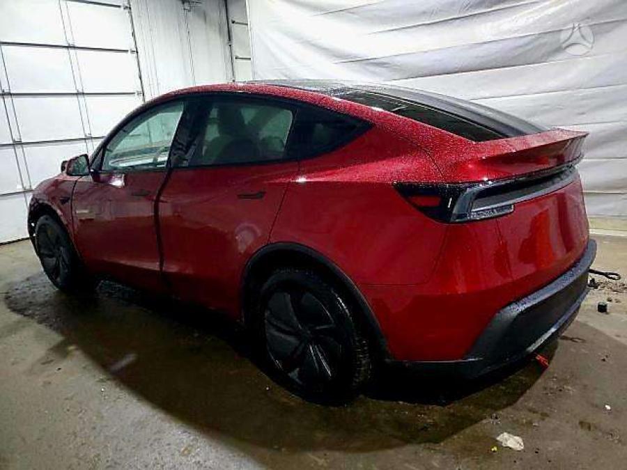 Sarkans Tesla Model Y 2026 Viļņa, ar dzinēja tilpumu 0.00 L un nobraukumu 430 tūkst. km par 34900 €, foto 2 vietnē AUTOMOTO.COM.LV