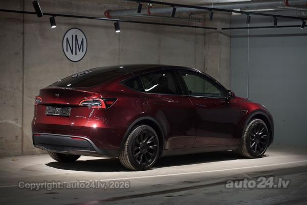 Red Tesla Model Y 2023 in Tallinn, with an engine capacity of 0.00 L and mileage of 40 thousand km for 42990 €, photo 3 on AUTOMOTO.COM.LV