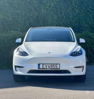 Balts Tesla Model Y 2022 Viļņa, ar dzinēja tilpumu 0.00 L un nobraukumu 63 tūkst. km par 35400 €, foto 3 vietnē AUTOMOTO.COM.LV