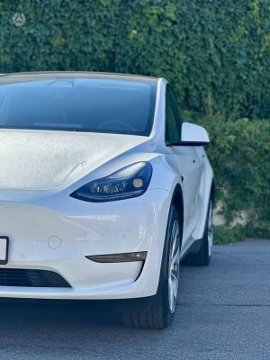 Balts Tesla Model Y 2022 Viļņa, ar dzinēja tilpumu 0.00 L un nobraukumu 63 tūkst. km par 35400 €, foto 4 vietnē AUTOMOTO.COM.LV