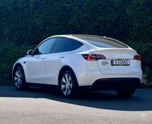Balts Tesla Model Y 2022 Viļņa, ar dzinēja tilpumu 0.00 L un nobraukumu 63 tūkst. km par 35400 €, foto 9 vietnē AUTOMOTO.COM.LV