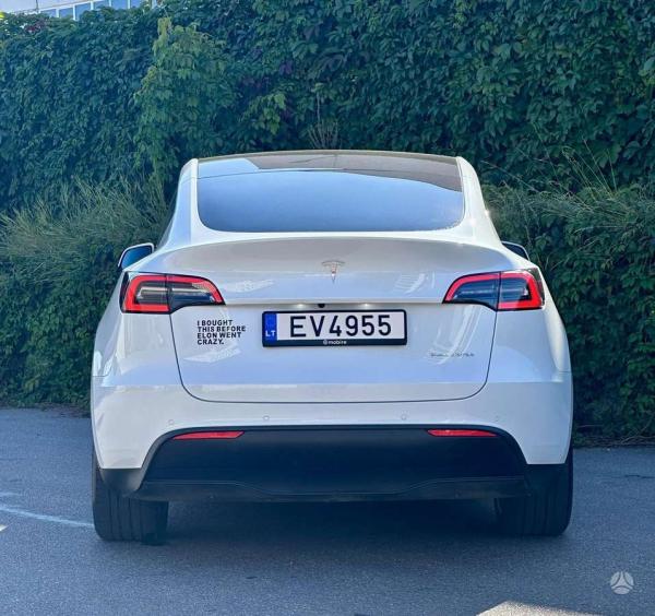 White Tesla Model Y 2022 in Vilnius, with an engine capacity of 0.00 L and mileage of 63 thousand km for 35400 €, photo 10 on AUTOMOTO.COM.LV