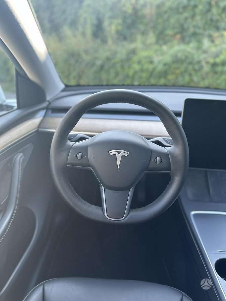 Balts Tesla Model Y 2022 Viļņa, ar dzinēja tilpumu 0.00 L un nobraukumu 63 tūkst. km par 35400 €, foto 15 vietnē AUTOMOTO.COM.LV