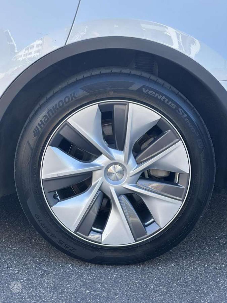Balts Tesla Model Y 2022 Viļņa, ar dzinēja tilpumu 0.00 L un nobraukumu 63 tūkst. km par 35400 €, foto 18 vietnē AUTOMOTO.COM.LV