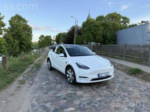 White Tesla Model Y 2023 in Riga, with an engine capacity of 0.00 L and mileage of 68 thousand km for 40990 €, photo 3 on AUTOMOTO.COM.LV