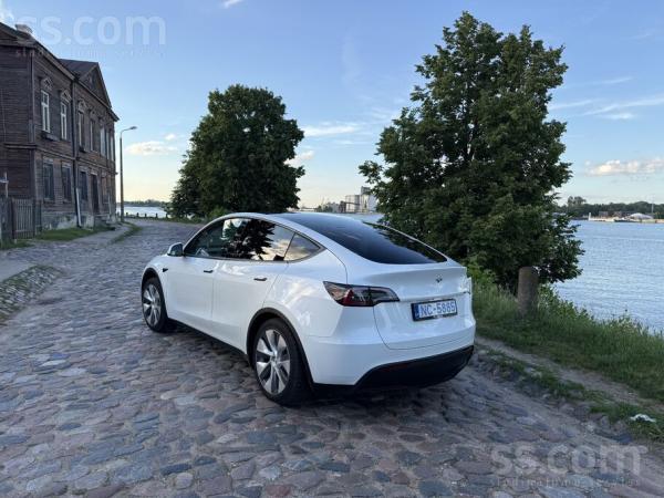 Balts Tesla Model Y 2023 Rīga, ar dzinēja tilpumu 0.00 L un nobraukumu 68 tūkst. km par 40990 €, foto 4 vietnē AUTOMOTO.COM.LV