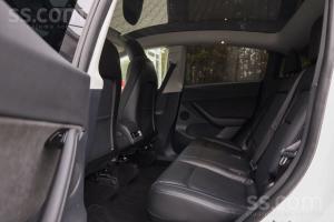 Balts Tesla Model Y 2020 Rīga, ar dzinēja tilpumu 0.00 L un nobraukumu 73 tūkst. km par 28995 €, foto 13 vietnē AUTOMOTO.COM.LV