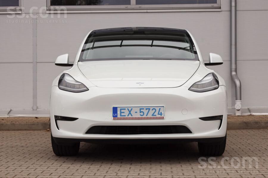 White Tesla Model Y 2020 in Riga, with an engine capacity of 0.00 L and mileage of 73 thousand km for 28995 €, photo 3 on AUTOMOTO.COM.LV