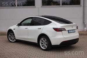 White Tesla Model Y 2020 in Riga, with an engine capacity of 0.00 L and mileage of 73 thousand km for 28995 €, photo 6 on AUTOMOTO.COM.LV