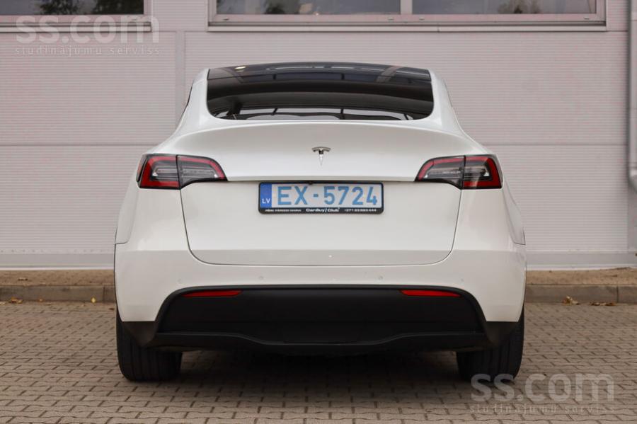 White Tesla Model Y 2020 in Riga, with an engine capacity of 0.00 L and mileage of 73 thousand km for 28995 €, photo 7 on AUTOMOTO.COM.LV
