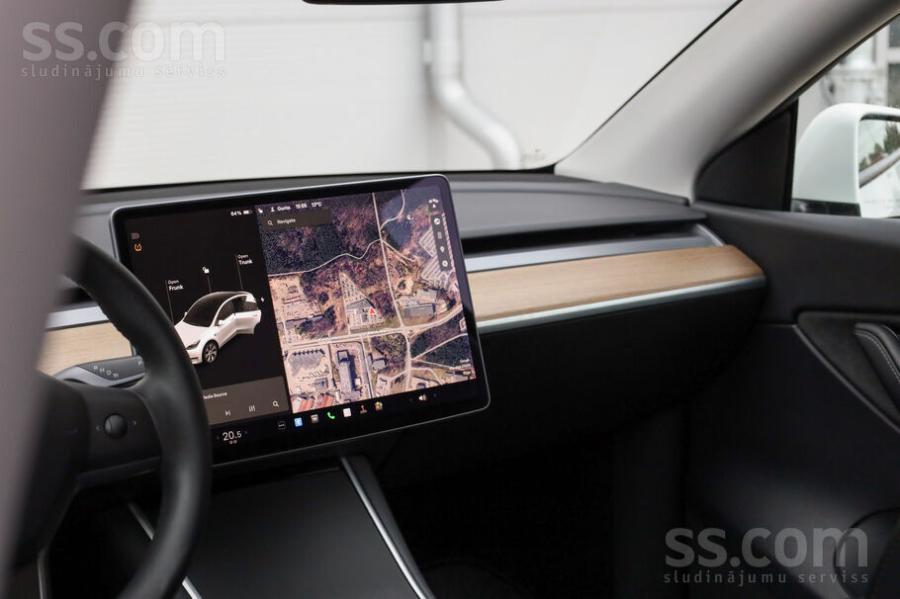 White Tesla Model Y 2020 in Riga, with an engine capacity of 0.00 L and mileage of 73 thousand km for 28995 €, photo 12 on AUTOMOTO.COM.LV