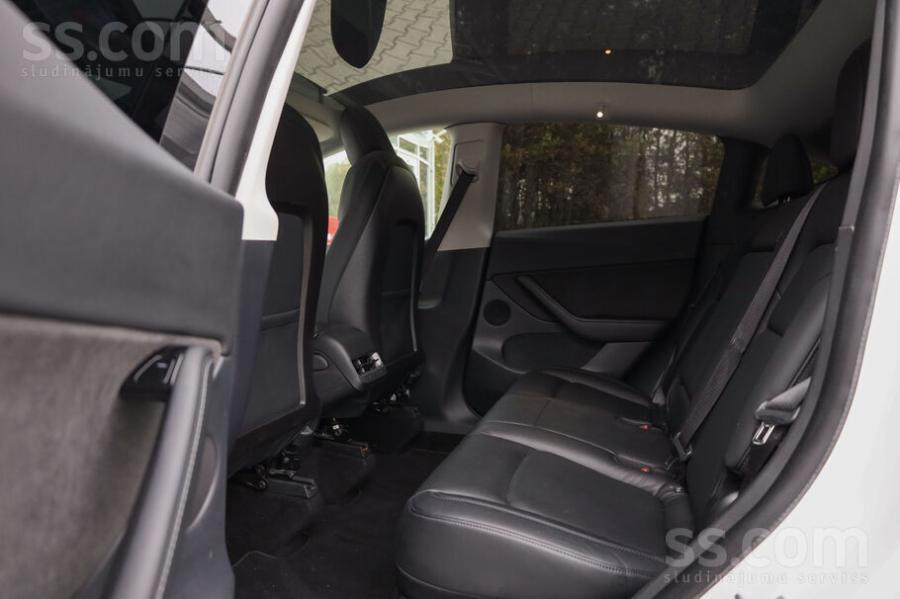 White Tesla Model Y 2020 in Riga, with an engine capacity of 0.00 L and mileage of 73 thousand km for 28995 €, photo 13 on AUTOMOTO.COM.LV