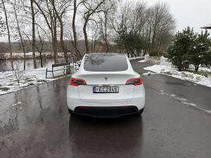 Balts Tesla Model Y 2021 Tauragė, ar dzinēja tilpumu 0.00 L un nobraukumu 65 tūkst. km par 23100 €, foto 2 vietnē AUTOMOTO.COM.LV