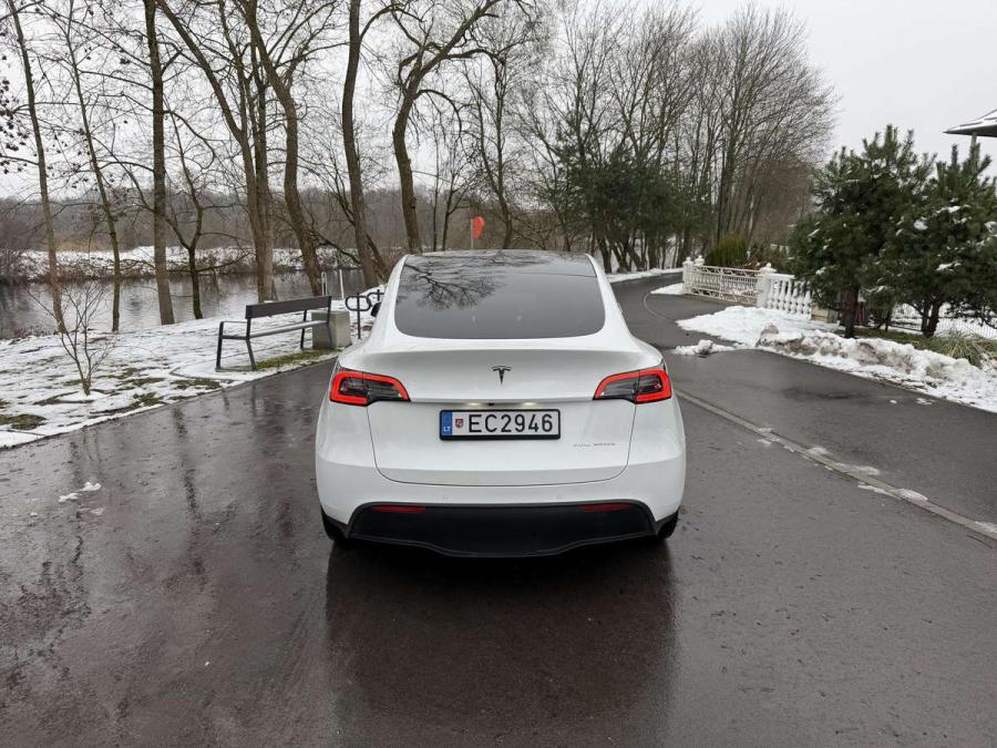 Balts Tesla Model Y 2021 Tauragė, ar dzinēja tilpumu 0.00 L un nobraukumu 65 tūkst. km par 23100 €, foto 2 vietnē AUTOMOTO.COM.LV