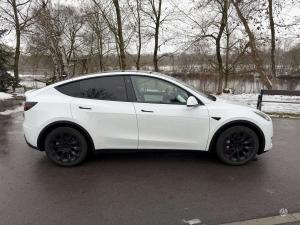Balts Tesla Model Y 2021 Tauragė, ar dzinēja tilpumu 0.00 L un nobraukumu 65 tūkst. km par 23100 €, foto 3 vietnē AUTOMOTO.COM.LV